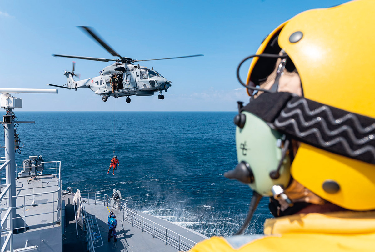 Un Caïman Marine sur le BRF - Raids Aviation Magazine